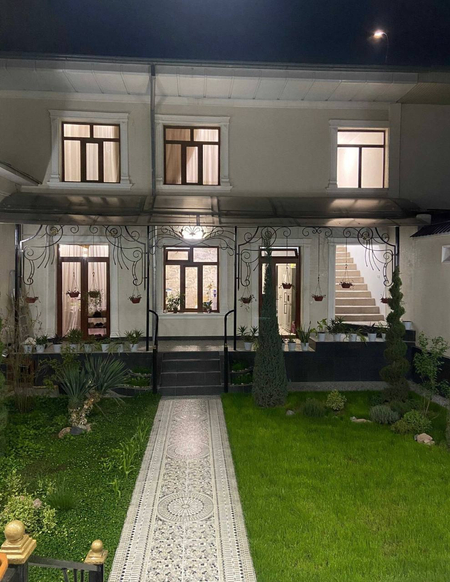 Продается Евро дом 1- чарх Комолон 270м2