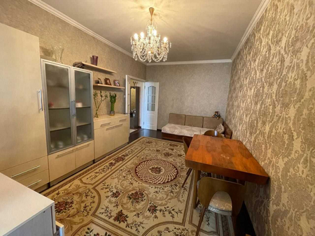 Продаётся квартиры 1/5/5 на Юнусабадском районе 17-й кв (J2319)