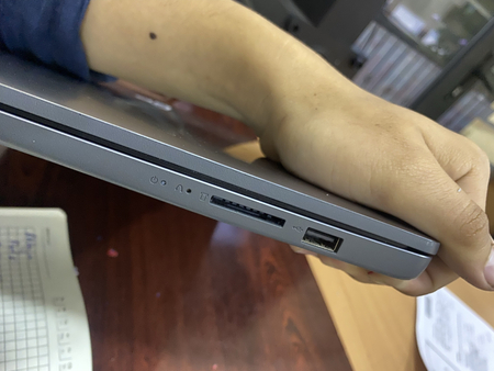 Lenovo i3 noutbuk