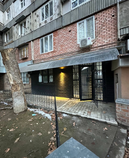 Цум м. Ойбек под офис 65кв.м.