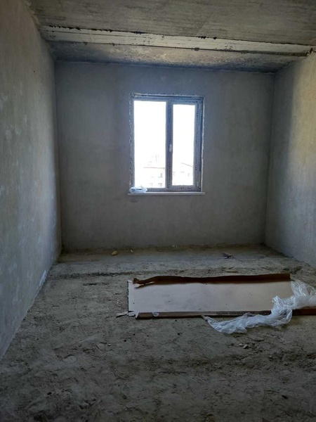 Srochno 3 xonali yangi qurilgan uy sotiladi.