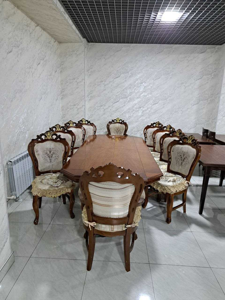 Mehmonxona mebel komplekti sotiladi.