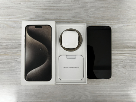 iPhone 15 Pro Max (900$)