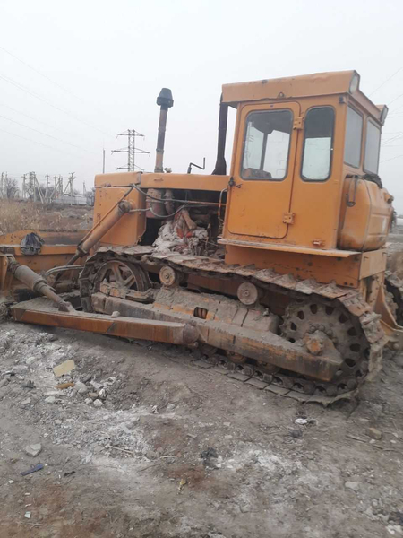 Продается бульдозер. Buldozer sotiladi.