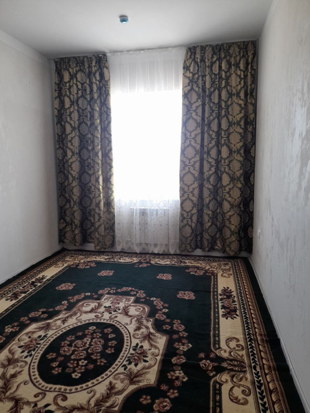 Navoi shahar 16 etajlik domdan 3 xonalik kv sotiladi