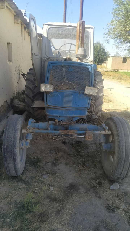 YuMZ traktor sotiladi