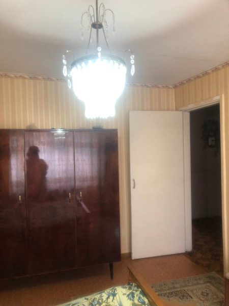 Продается 2в3 новомосковская , без ремонта