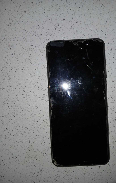 Продаётся телефон HUAWEI.
