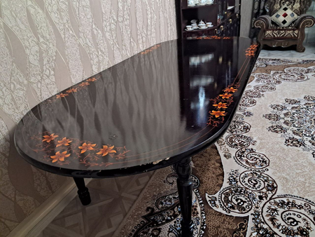 Стол для гостиной