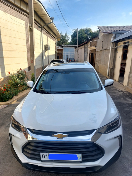 Tracker Premier 2023 sotiladi. Probeg 10.500 km. Holati ideal. Rang oq