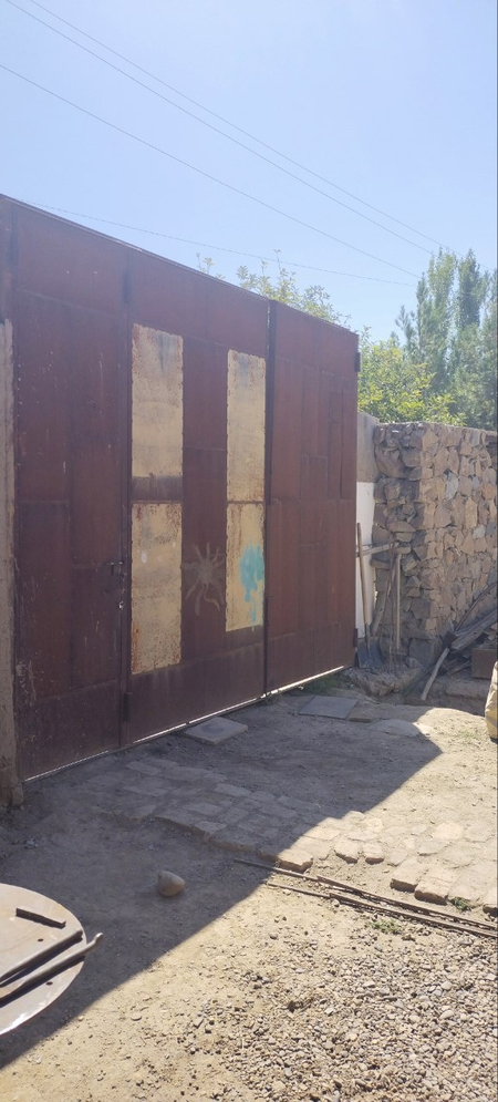 Hovli , Ховли , Ер сртилади . Умид кургонида