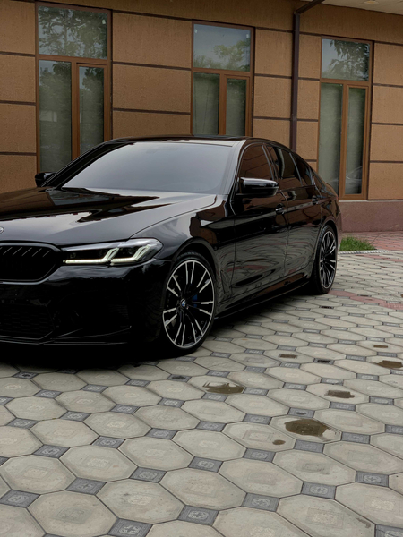 Продаётся машина BMW