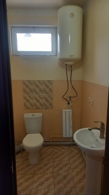 Янги курилган гиштли уй.3хонали кредити  йук.