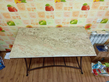 Продаётся кухонный стол. Самовывоз.