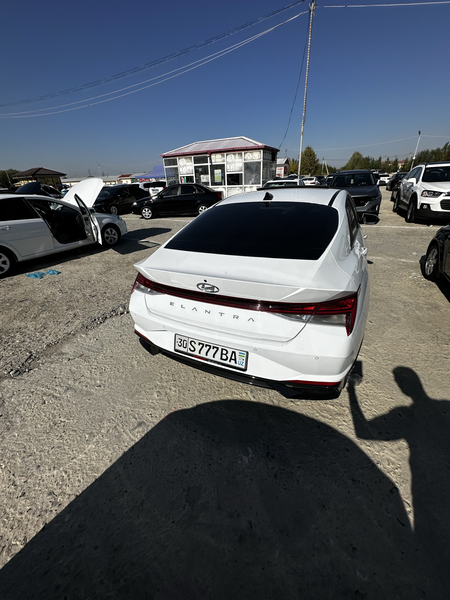 Hyundai Elantra 2022 yil