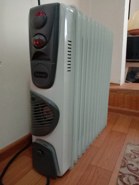 Масляный обогреватель DeLonghi