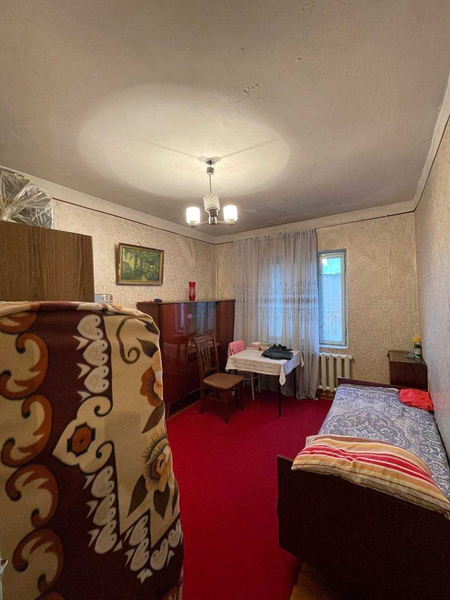 Срочно!Продается 4х комнатная квартира на сергели-1 возле базарчика