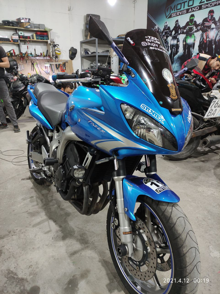 Продаю не спеша Yamaha fz600s2