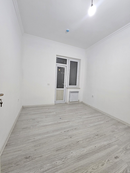 Sergeli yangi darxonda 3 xonali kvartira sotiladi