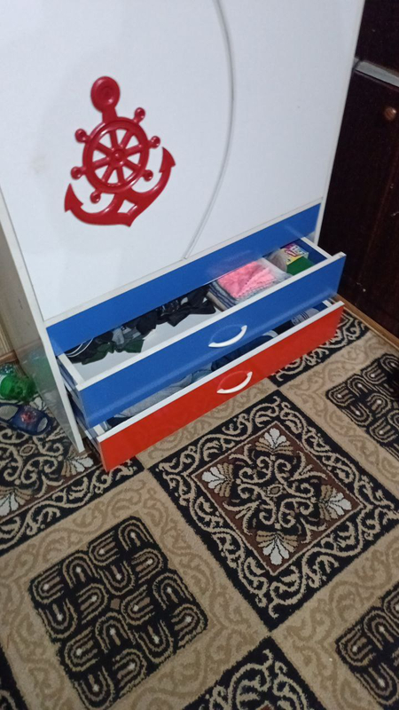 Болалар кравати ва шкафини сотаман