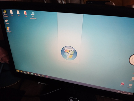 Monitor kompyuter