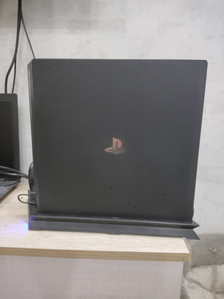 Playstation 4 Pro 1 TB с 19 играми и охлаждающей подставкой