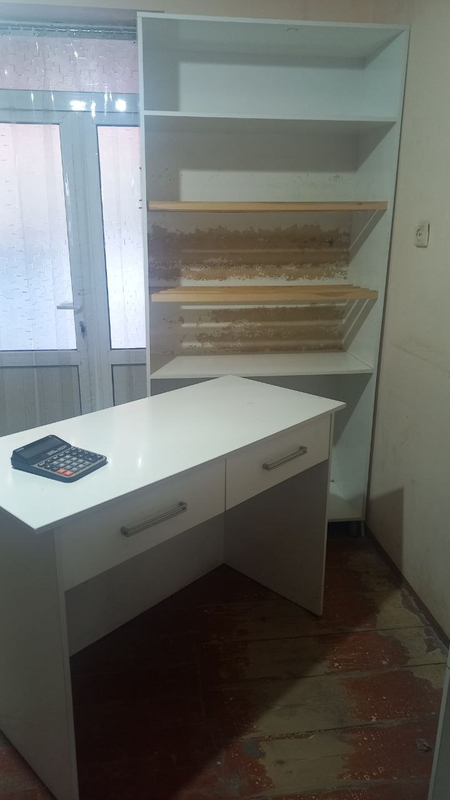 Do'kon uchun mebel sotiladi srochna