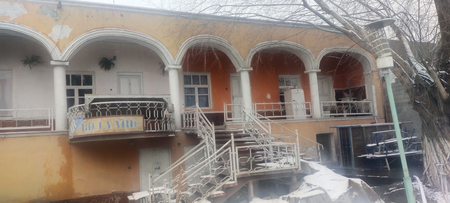 Тулабой чорахаси ёнида Янги курулаётган Масчит рупарасида Ховли Сотила