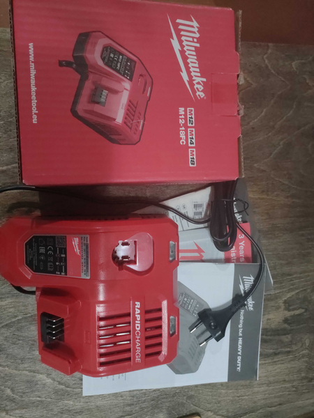 Milwaukee m 12-18FC Быстрая зарядка европейская на 220 v, из Германии!