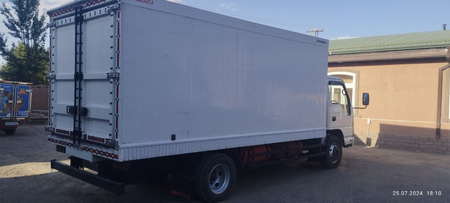 Isuzu yili 2013 holati yaxshi sotiladi