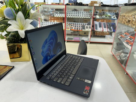 Lenovo ryzen 5 (core i5 10) ideal holatda 14 dyumlik ixchamidan keldi