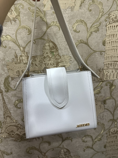 sumka-JacQuemus, yangi