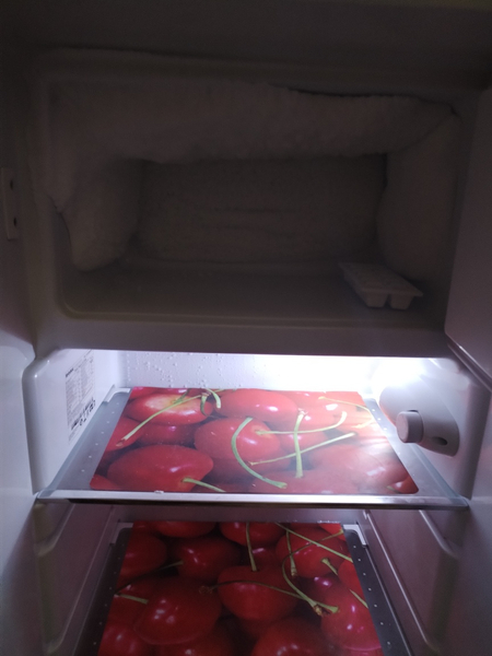 Продам холодильник 2022 года