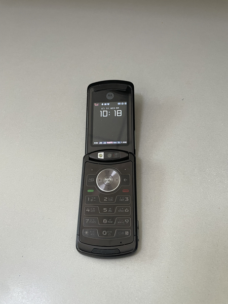 Perfectum telefon Motorolla v13