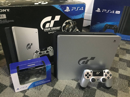 Ps4 slim 1 tb 6.72 Goldhen GT Limited edition