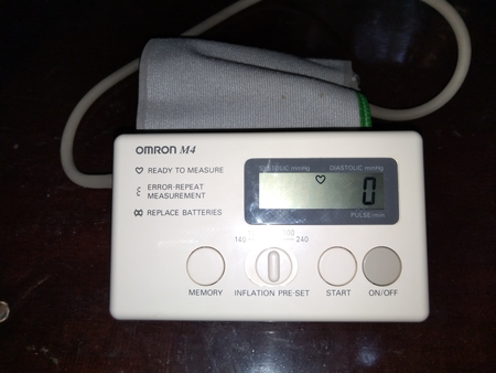 Tonometr Omron M4