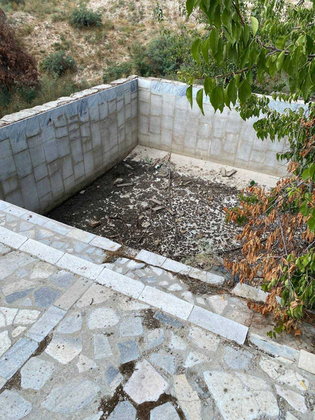 Продаю загородную резиденцию в 3 этажа 300 кв.м. 6 соток. В Халкабаде.