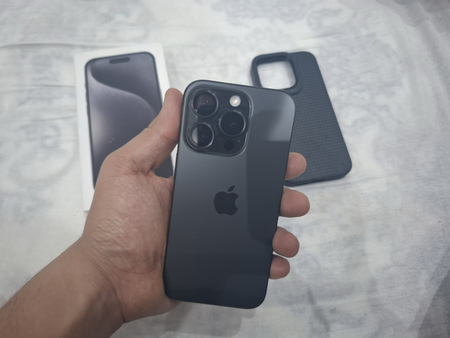 Iphone 15 pro  qora