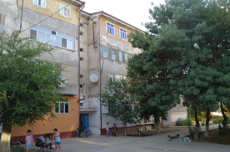 431/24-санлы уй 22-мкр да 3-этажда 4 комнаталы 90 кв.м уй сатылады
