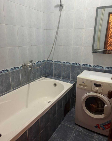 Chlonzor 12  2xona 2ta qz olinadi  opshiy 4ta 5ta turladi