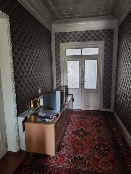 Продаётся дом на участке земли 4 соток напротив обл ГАИ.