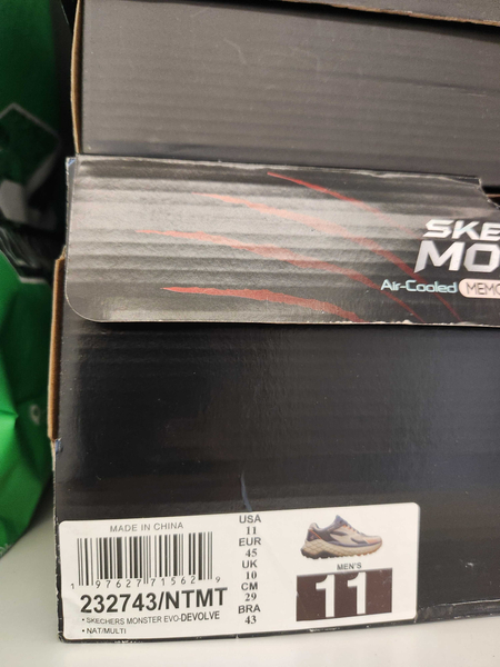 Мужские кроссовки Skechers, состояние новые