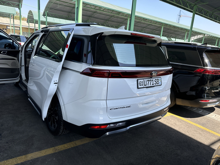 Kia Carnival Full pozitsa Pristij 9 odamlik
