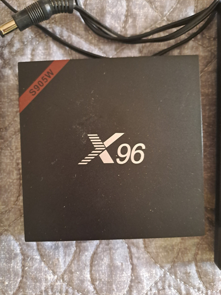 Приставка X96 в рабочем состоянии