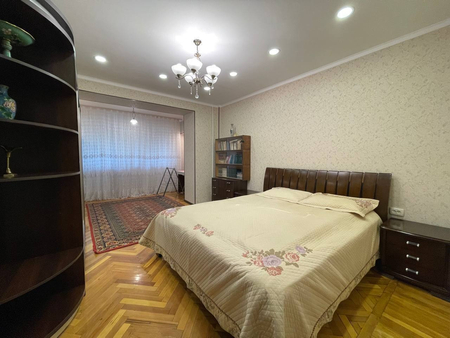 Сдается 2-2-х комнатная в центре, метро Космонавты