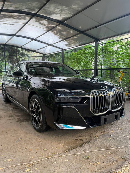 BMW I7 e-Drive 50L (салон 60L)
