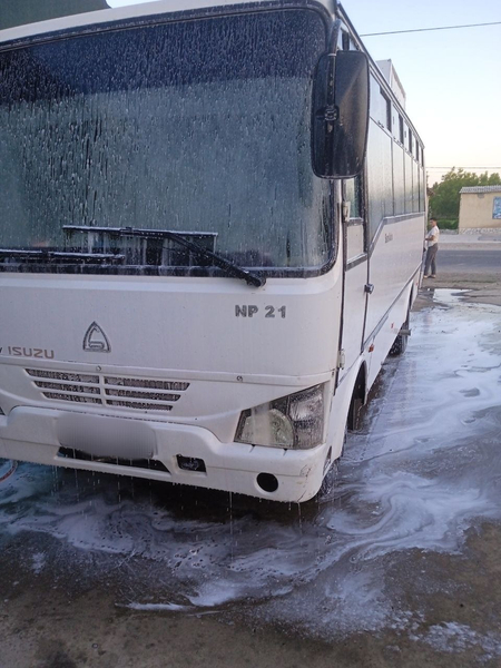 Isuzu avtobus sotiladi