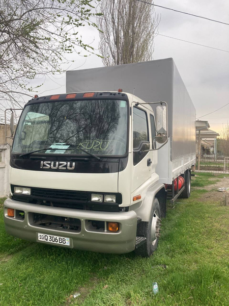 2011 yil Isuzu 10 tonnali