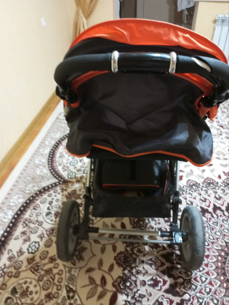 Коляска хорошая  осталась от детей