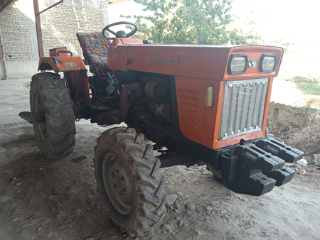 Traktor sotiladi chimgan 304.